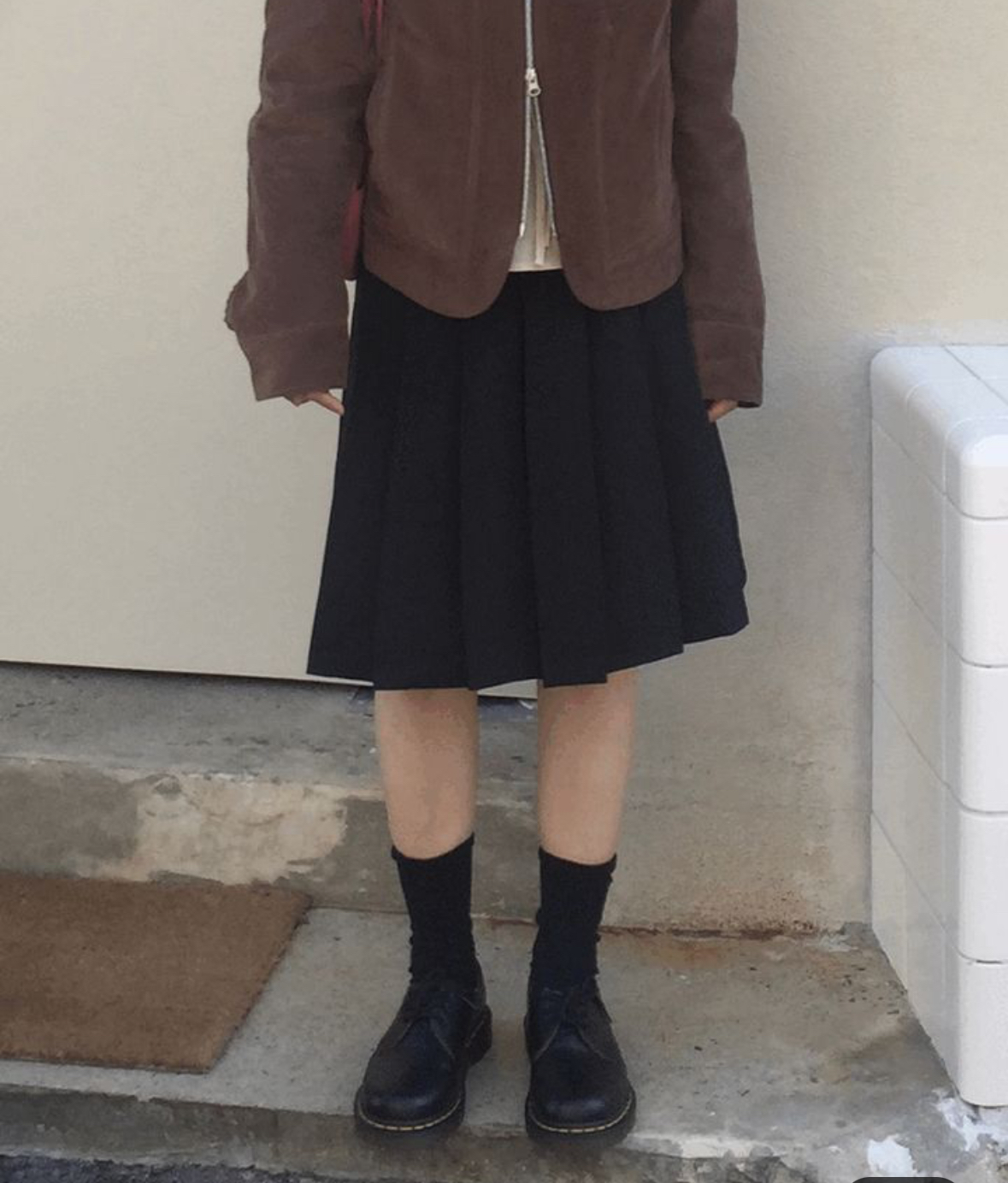 HOWU(하우유) | 실시간 인기 스타일 | 치즈 미디 플리츠 스커트 (2c) | 온더룩