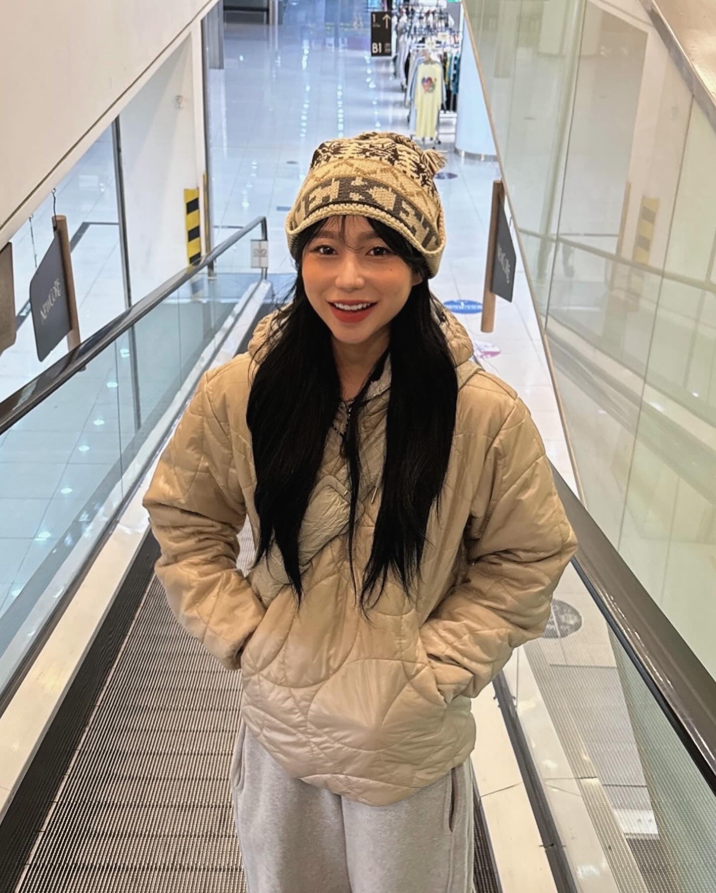 @h._.vely님의 원마일웨어 스타일 | 크리에이터 룩북은 온더룩