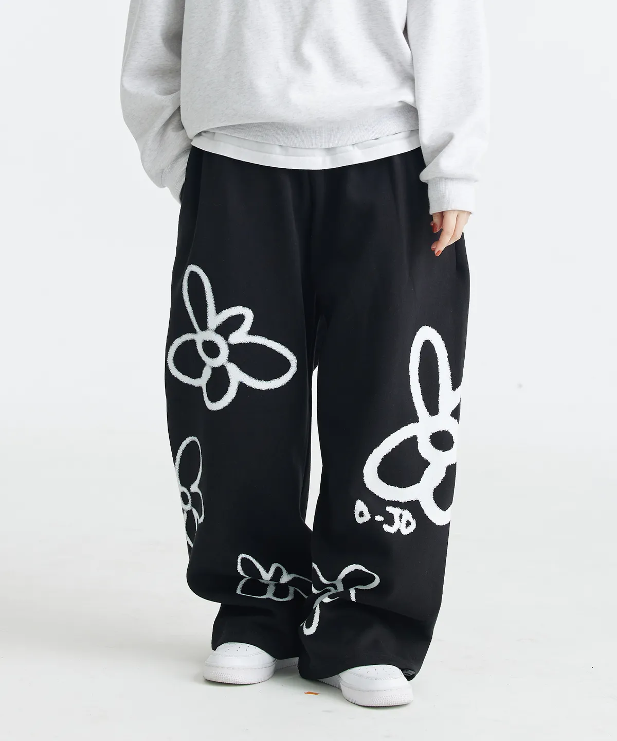 dbjd(더블제이디) | 실시간 인기 스타일 | 플라워 스프레이 스토퍼 와이드 밴딩 팬츠 (블랙) | 온더룩