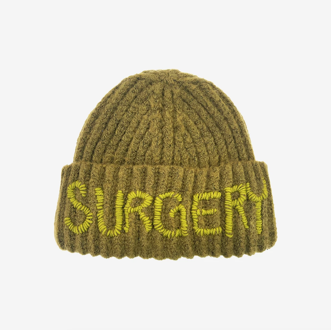 sur8ery(써저리) | 실시간 인기 스타일 | 써저리 핸드 스티치 자수 로고 비니 올리브 | 온더룩