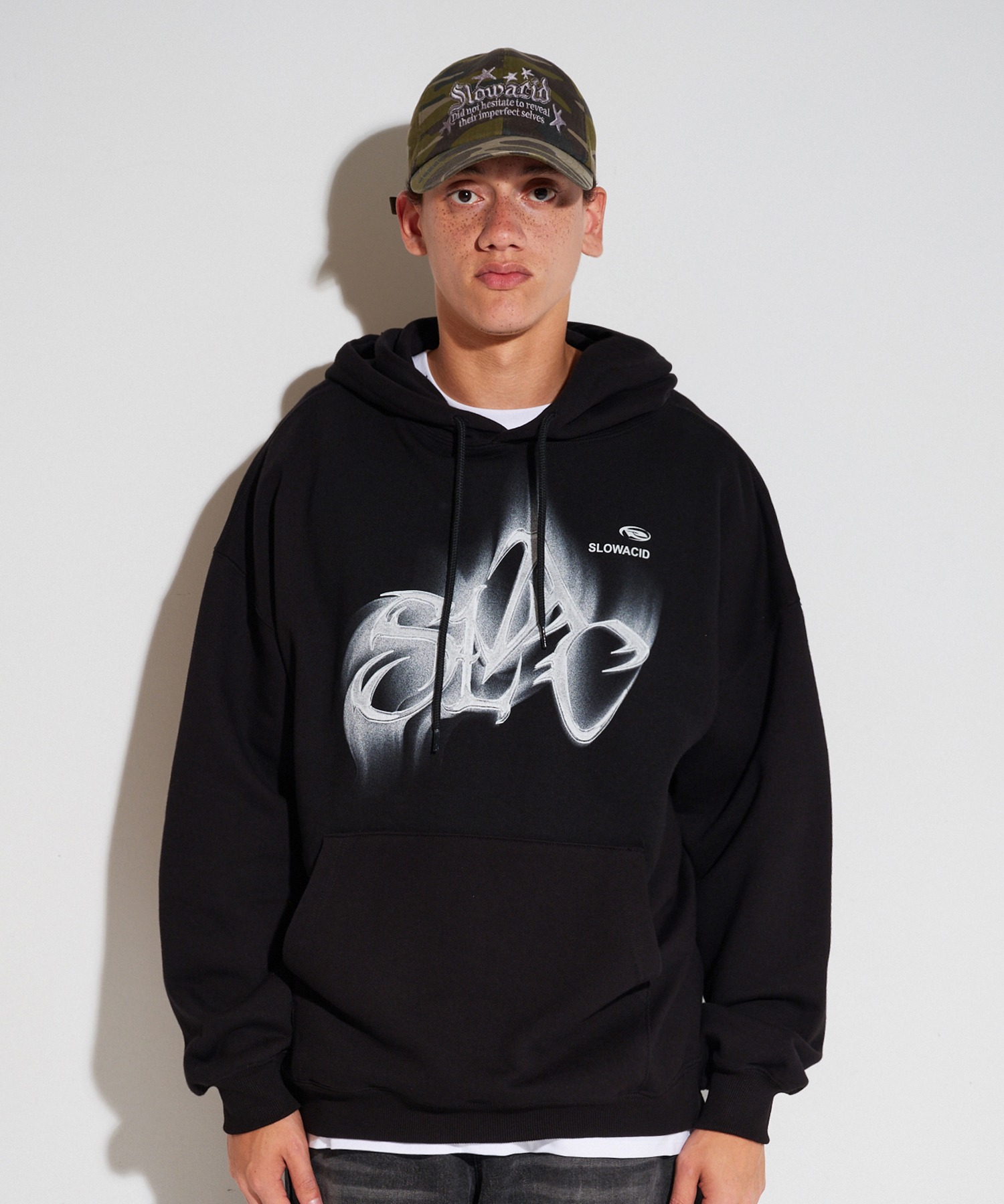 SLOW ACID(슬로우애시드) | 실시간 인기 스타일 | METALLIC LOGO HOODIE [BLACK] | 온더룩